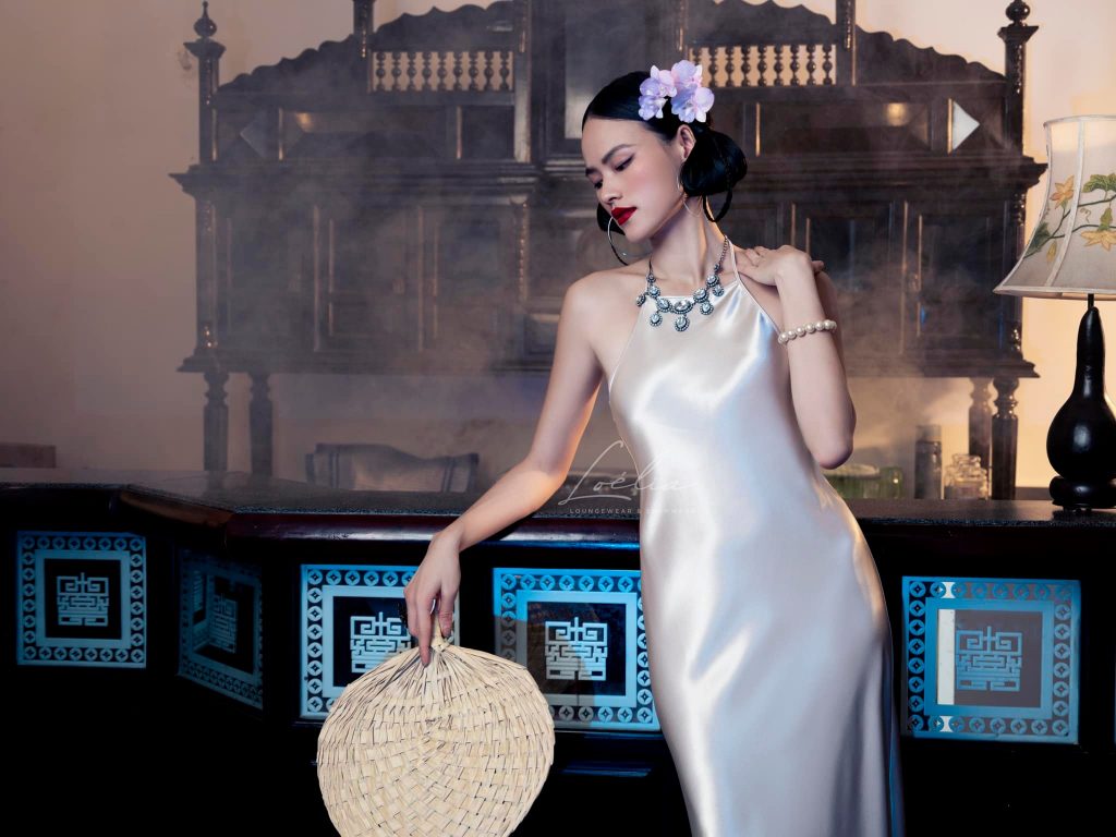 Áo Yếm Là Gì? Đặc Điểm & 10 Cách Phối Đồ Với Áo Yếm Phong Cách