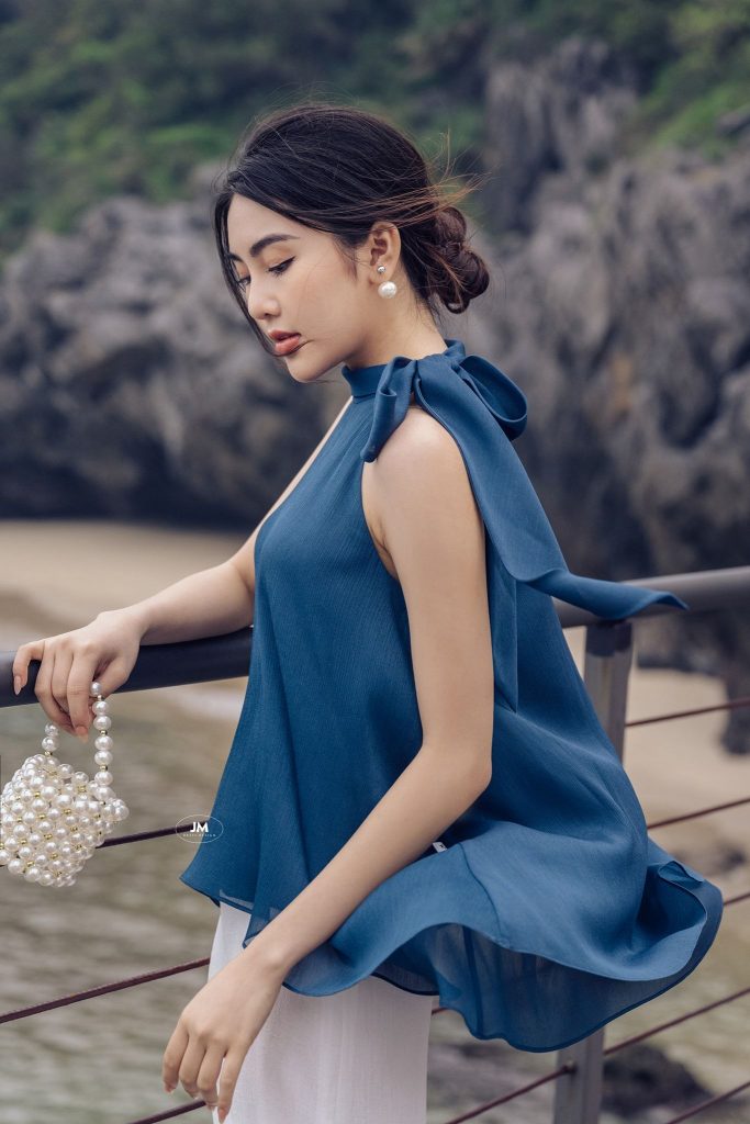 Áo Yếm Là Gì? Đặc Điểm & 10 Cách Phối Đồ Với Áo Yếm Phong Cách